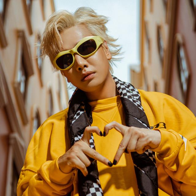 Lou Hoàng | Spotify