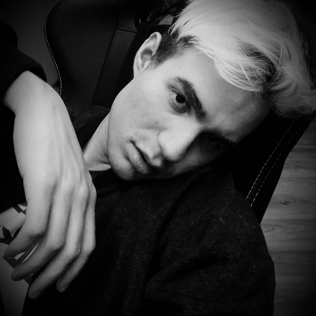 Lil De a̶d̶ | Spotify