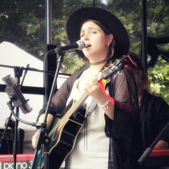 Becky Lawrence | Spotify