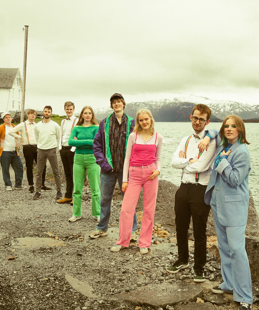 Sasinia: Songs list, genres, analysis and similar artists - Chosic