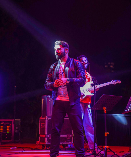 Significado de las canciones de BHAVEN DHANAK, SANAH MOIDUTTY, HARMEET ...