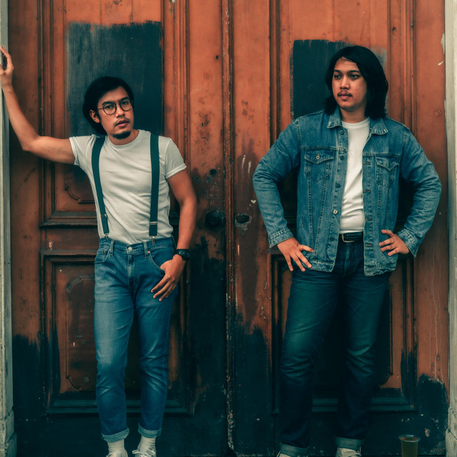 Compadres | Spotify