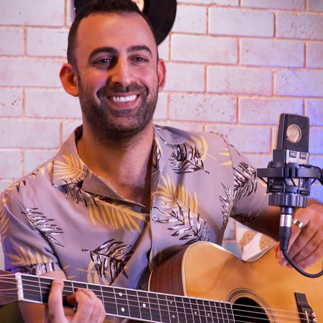 בדירה נטושה (Live Version) - Single by Patifon Music | פטיפון מוזיקה ...