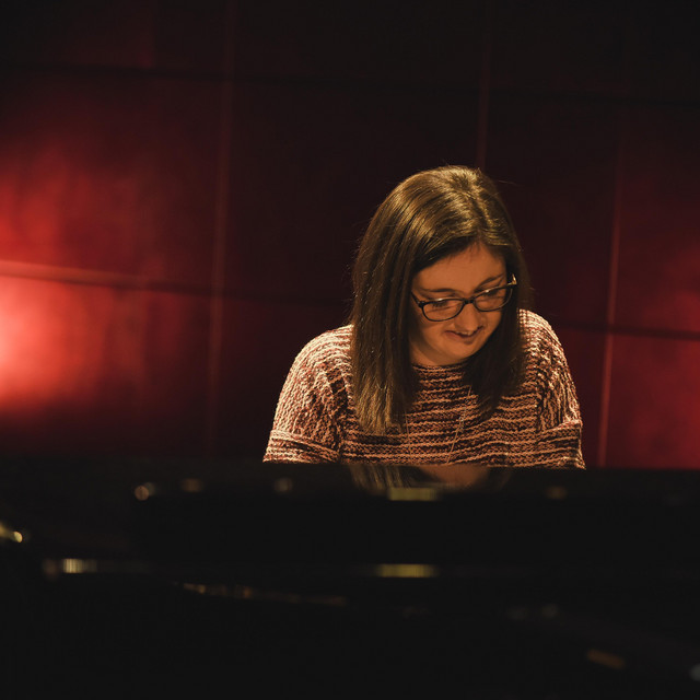 Sarah Fisher - Songs, Events and Music Stats | Viberate.com