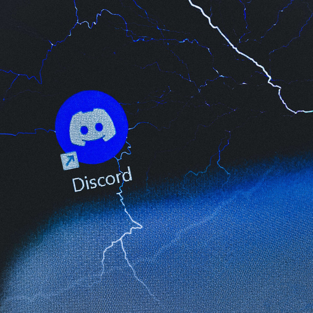 Discord - song and lyrics by icantluvv | Spotify