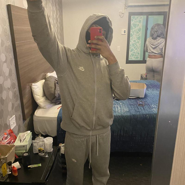 On hots - song and lyrics by Tjayyb, Edott Flexoo | Spotify