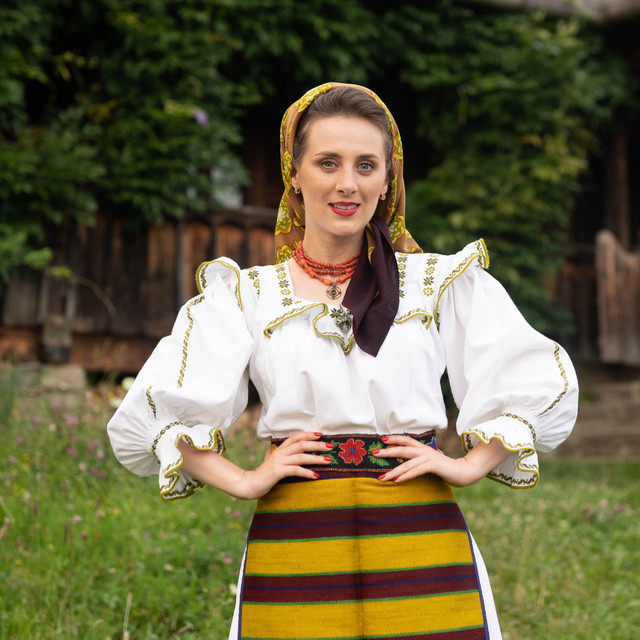 Oana Font - Songs, Events and Music Stats | Viberate.com