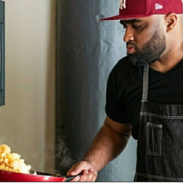 Hanging In The Chow Line | Podcast on Spotify