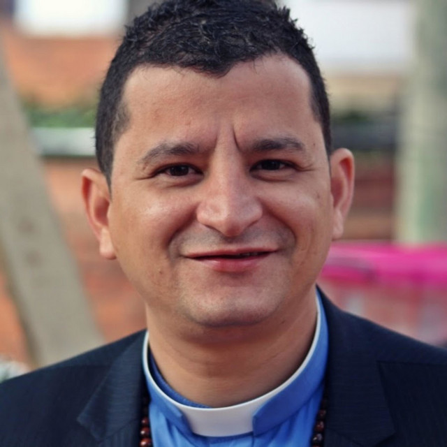 Padre Bernardo Moncada | Podcast on Spotify