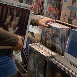 working at a record store🎶 - playlist by aberraxoxo | Spotify
