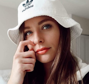 Renee Amberg on Spotify