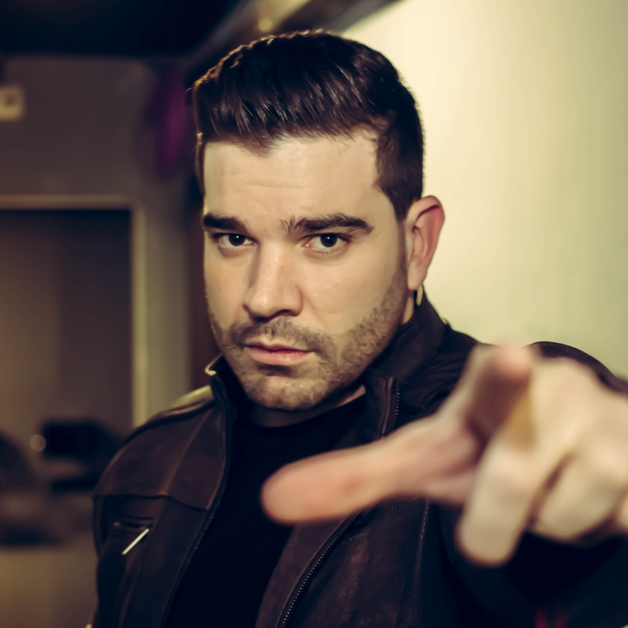 Simón Vauri is a songwriter